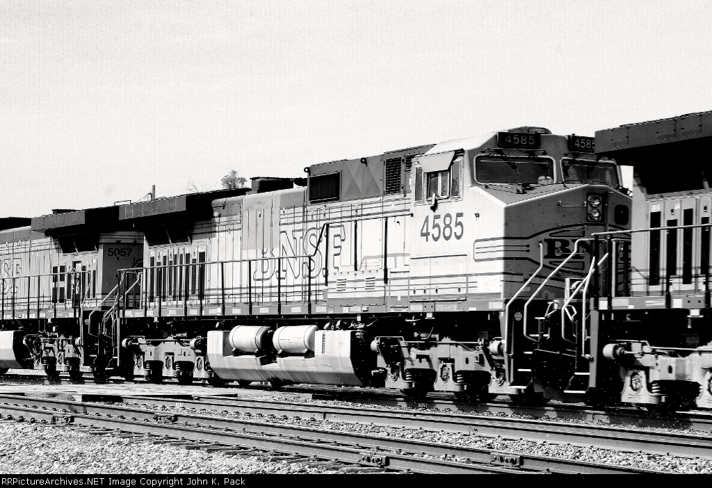 BNSF 4585